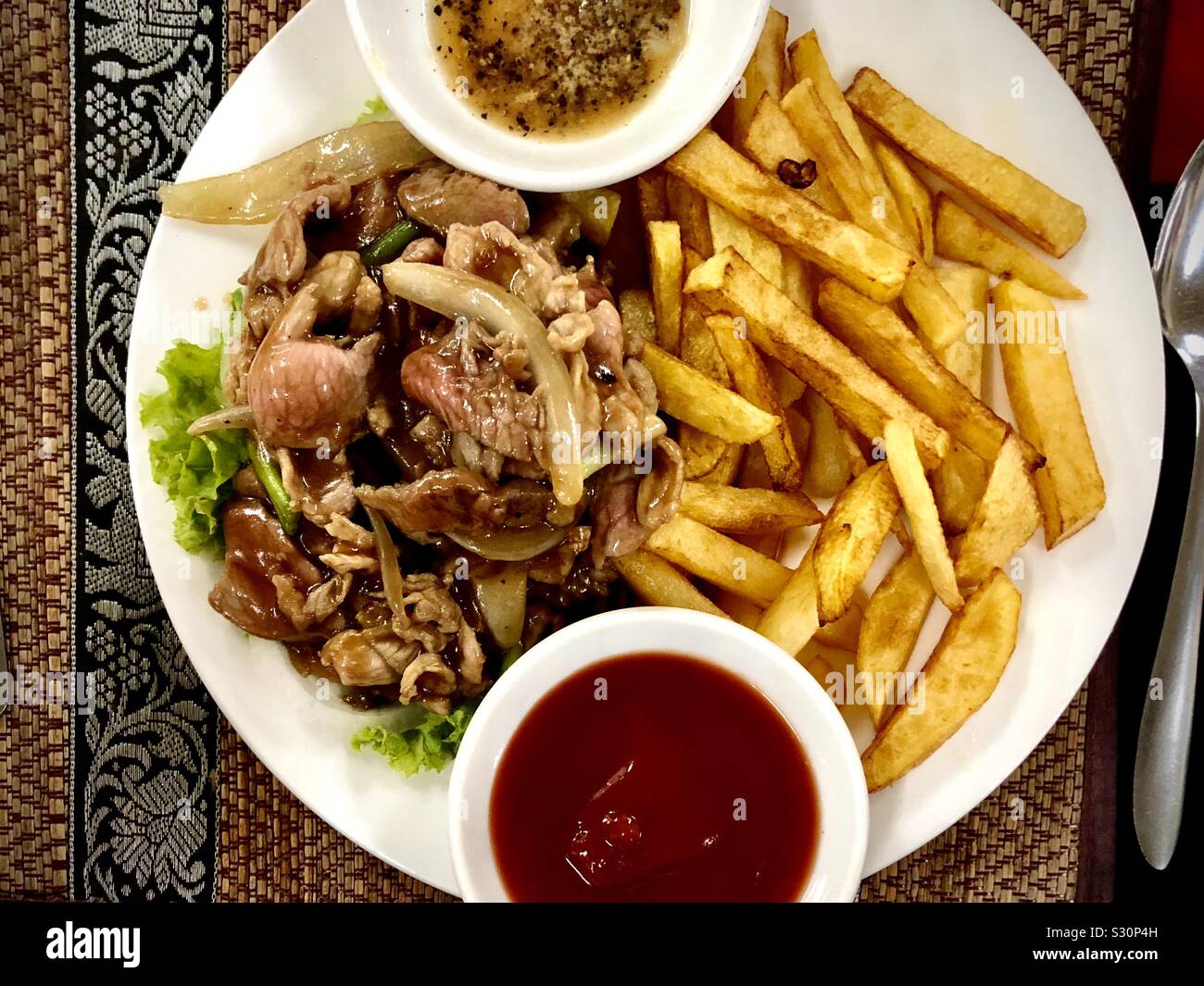 Beef lok lak, Cambodian cuisine Stock Photo - Alamy