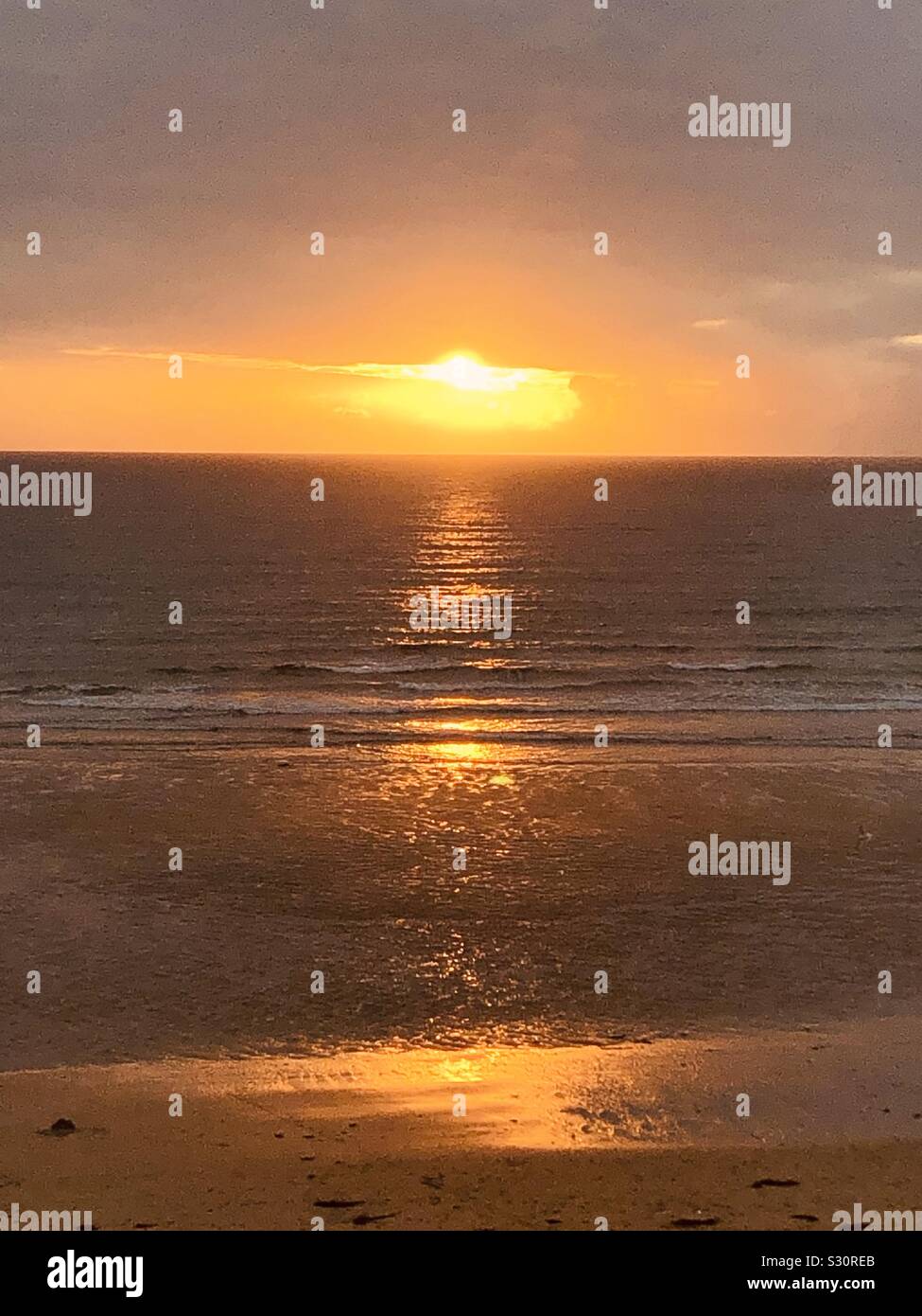 Cornwall beach sunset hi-res stock photography and images - Alamy