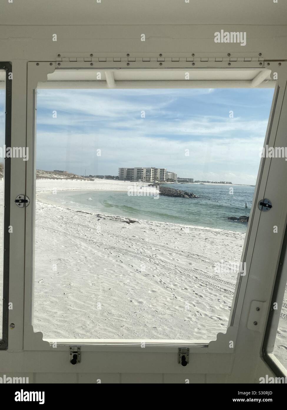 Beach view through window hi-res stock photography and images - Alamy