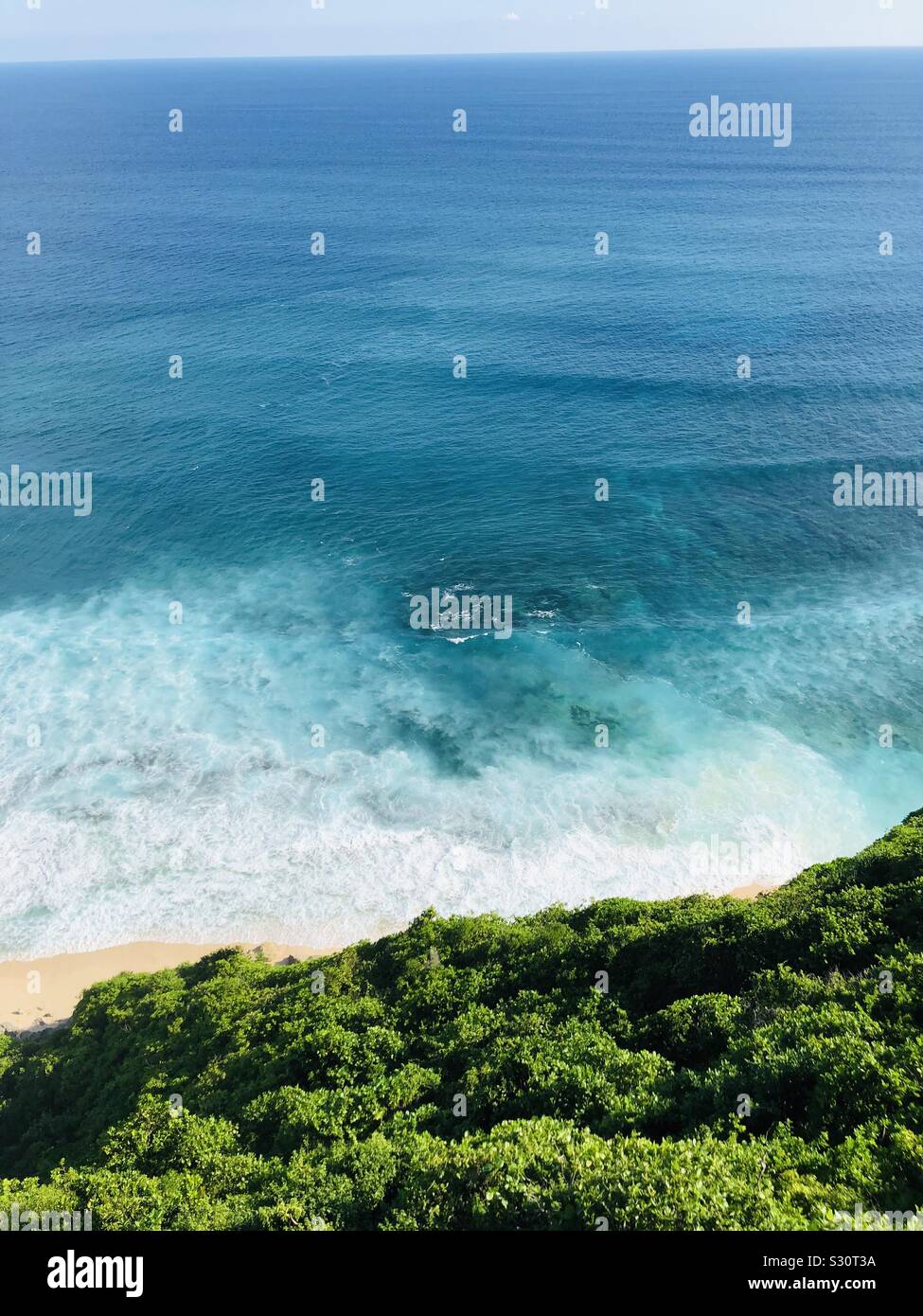 Blue ocean view hi-res stock photography and images - Alamy