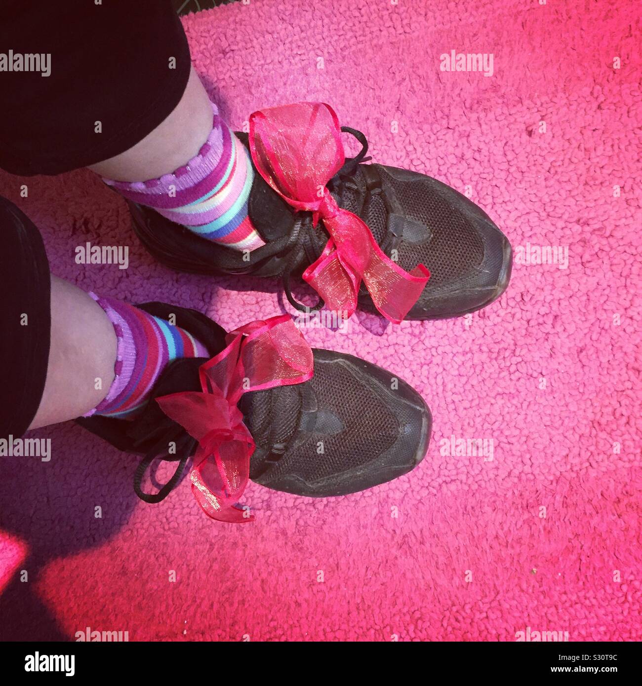 Red shoe bows hi-res stock photography and images - Alamy