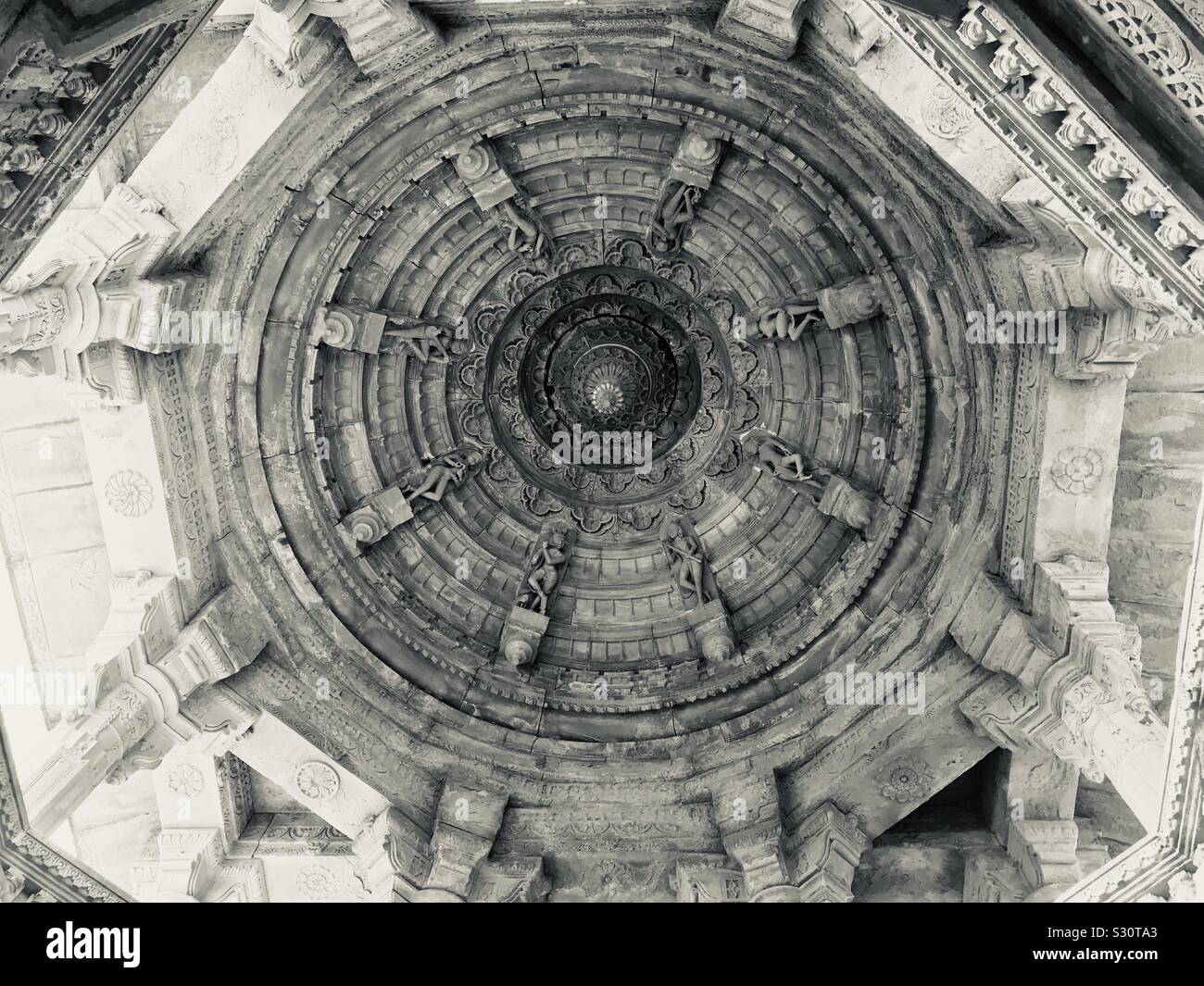 Temple ceiling structure hi-res stock photography and images - Alamy