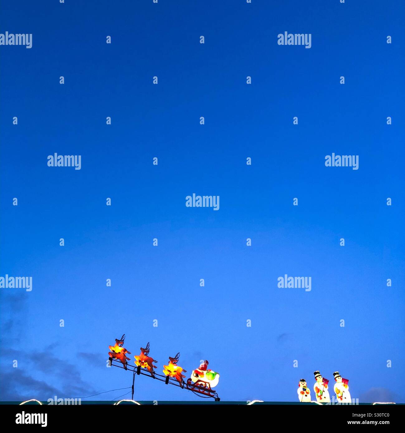 Santa flying hi-res stock photography and images - Alamy