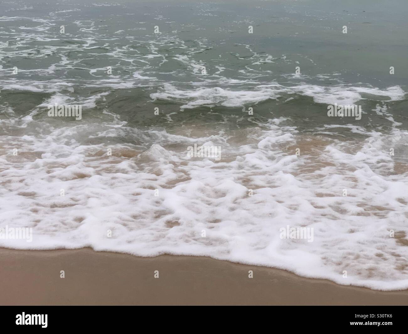 Beach shore waves hi-res stock photography and images - Alamy