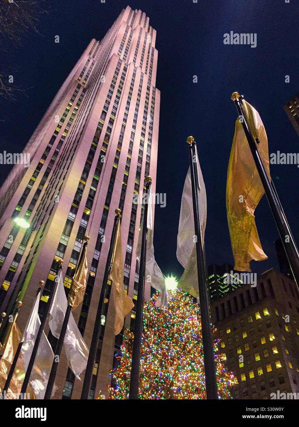 The iconic huge Christmas tree at Rockefeller Center shines brightly ...