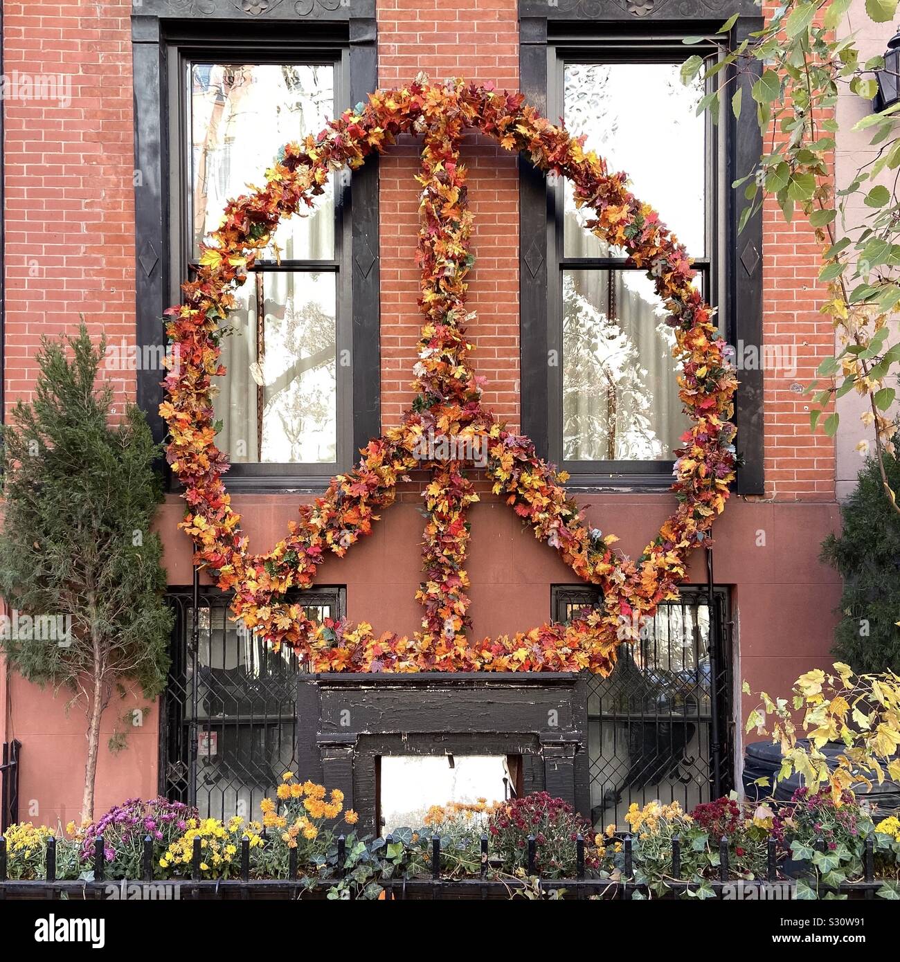 Large peace sign hi-res stock photography and images - Alamy