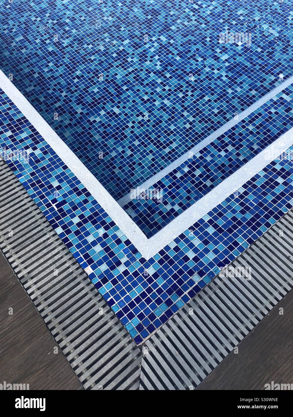 Blue pool corner hi-res stock photography and images - Alamy