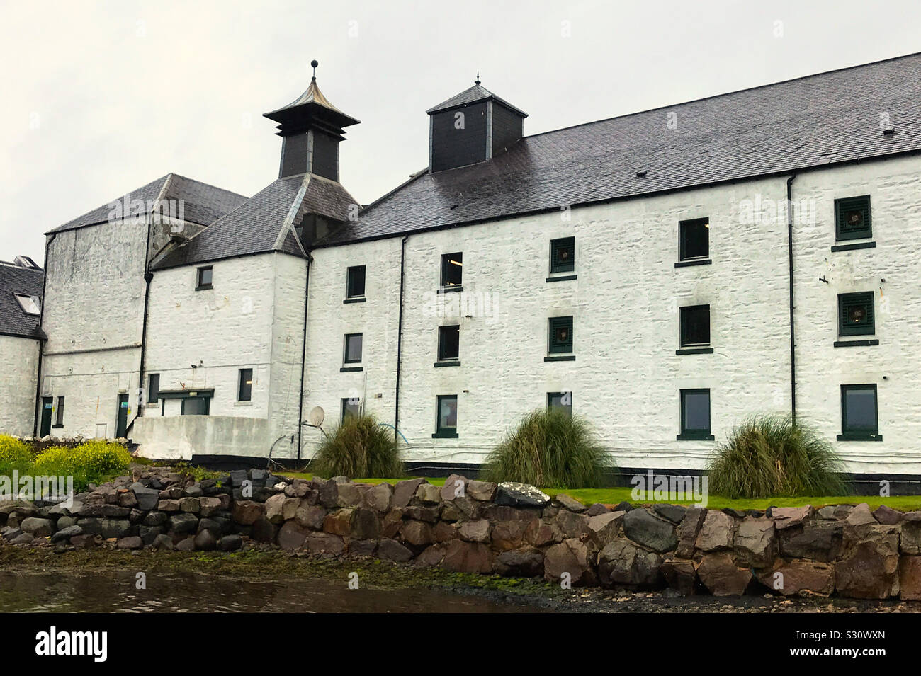 Laphroaig whisky distillery hi-res stock photography and images - Alamy