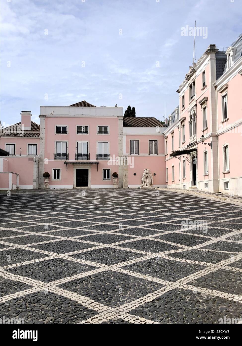 Pink building hi-res stock photography and images - Alamy