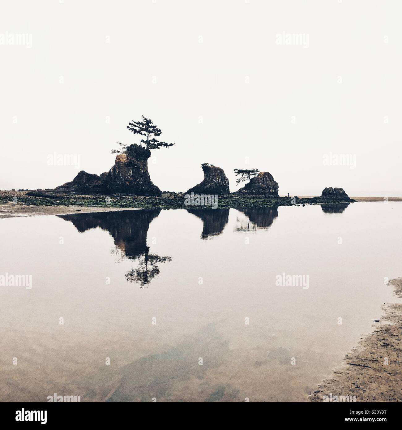 Rock formations along the Oregon coast Stock Photo - Alamy