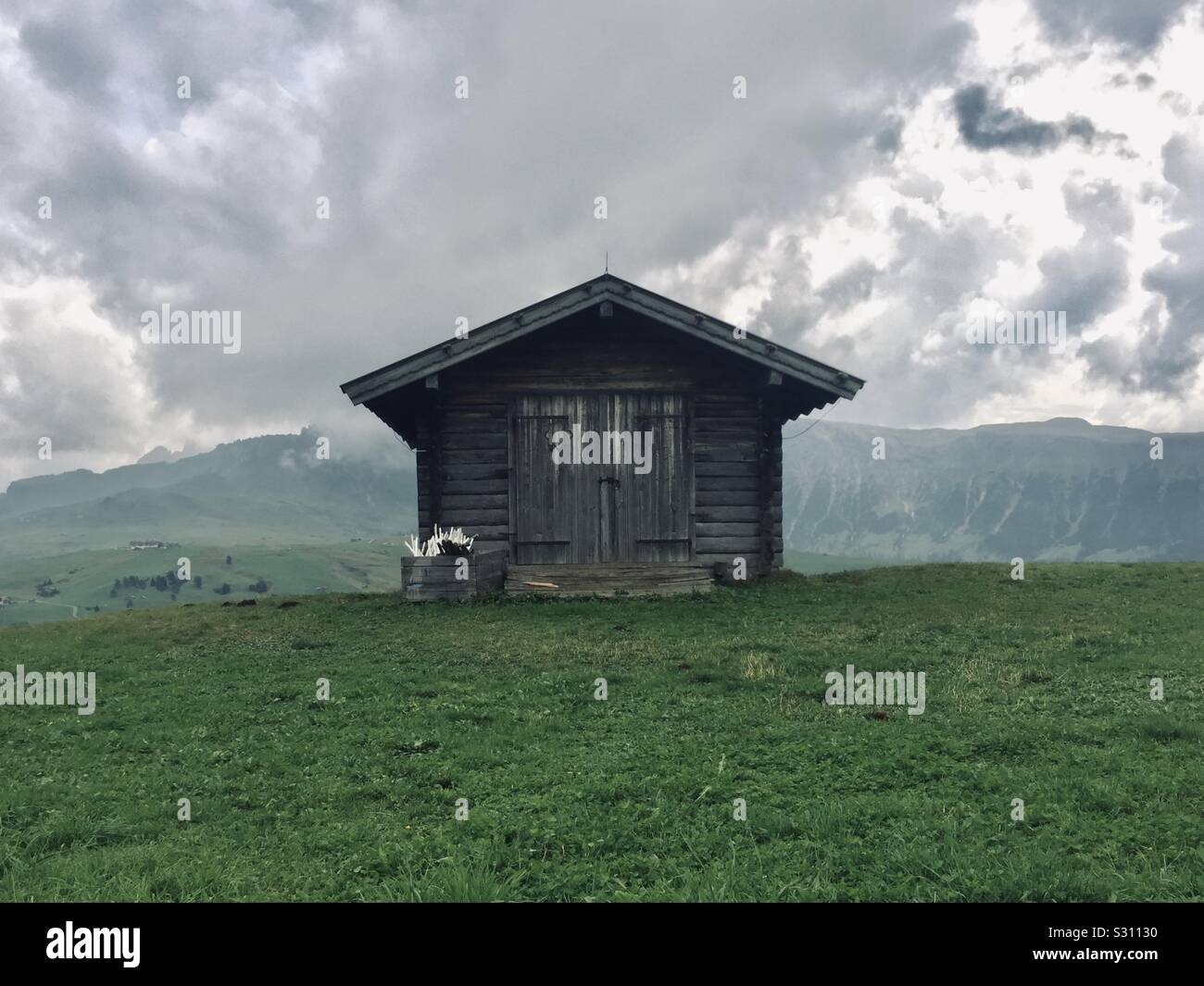 Shelter windows hi-res stock photography and images - Alamy