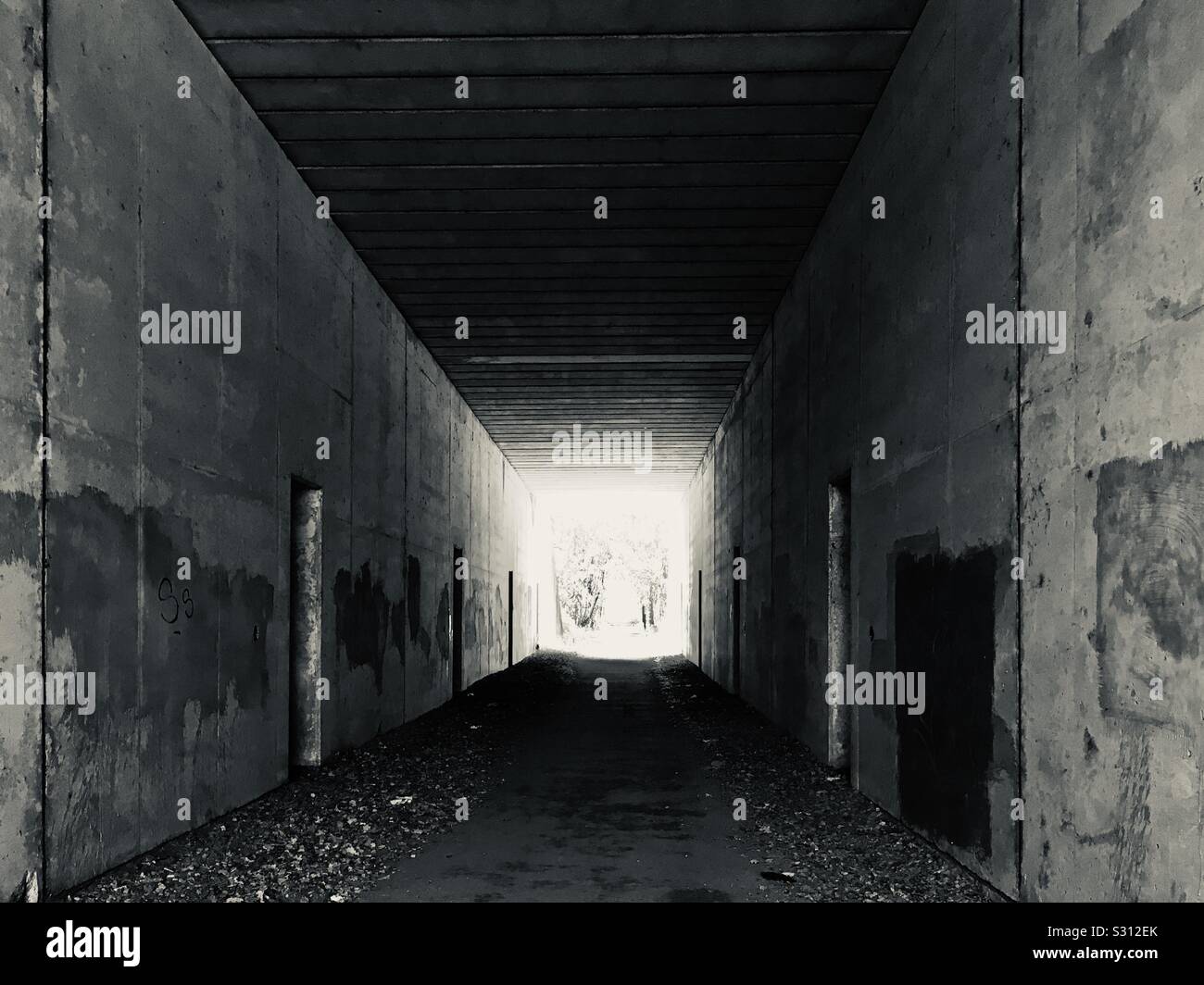 Walkway under concrete bridge hi-res stock photography and images - Alamy