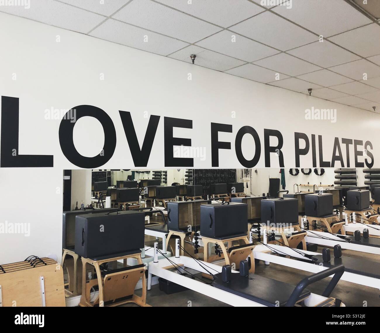 Reformer pilates hi-res stock photography and images - Alamy