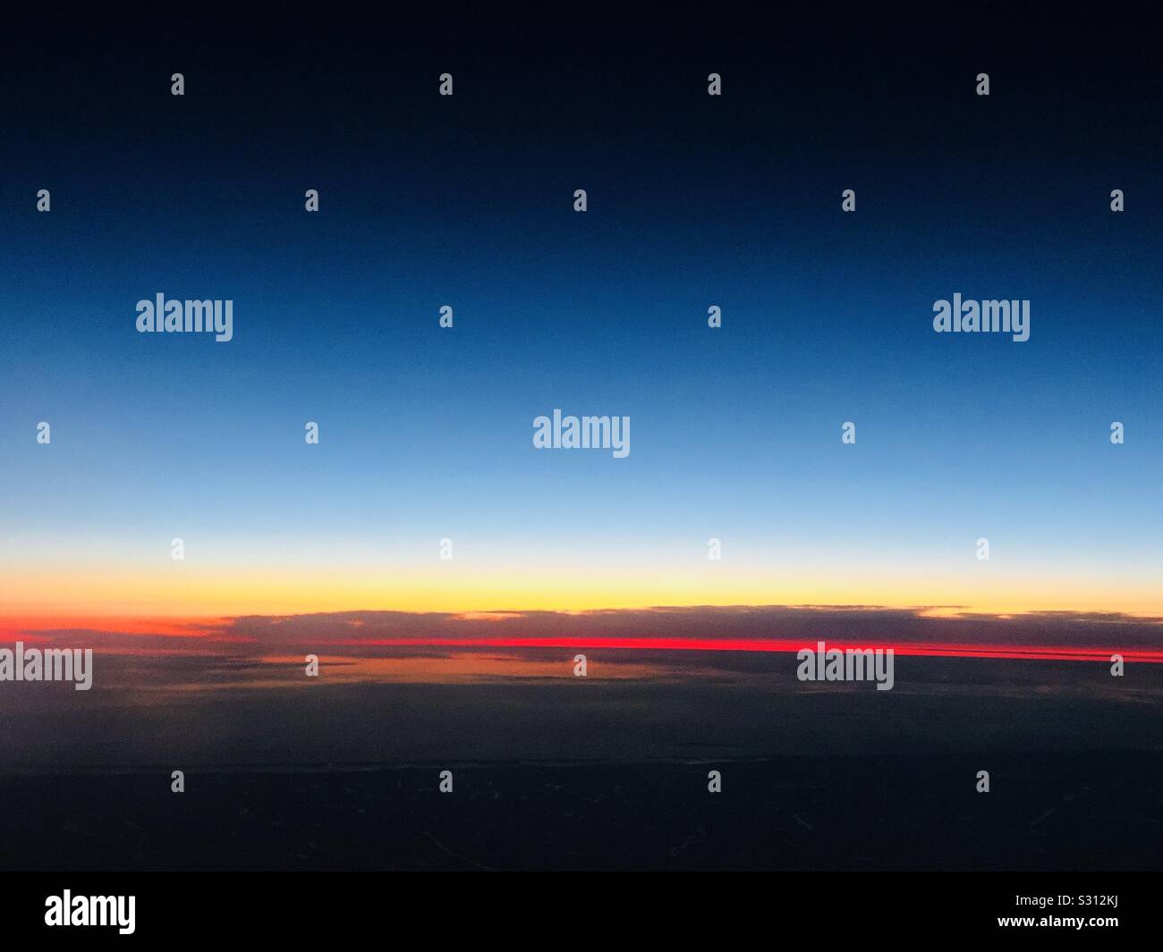 Night flight hi-res stock photography and images - Alamy