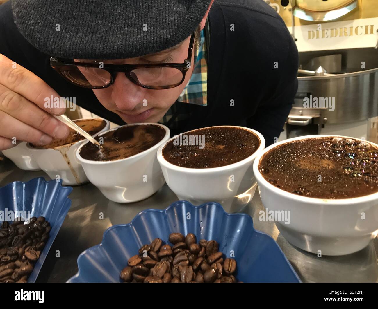 Barista coffee roaster hi-res stock photography and images - Alamy