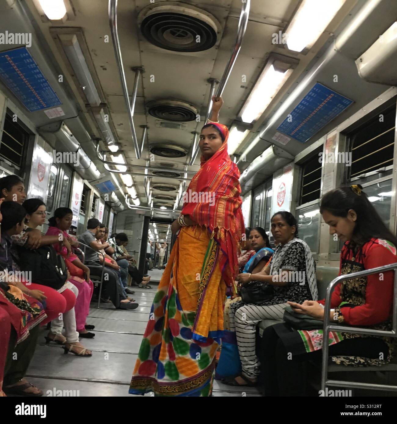 Burka women hi-res stock photography and images - Alamy