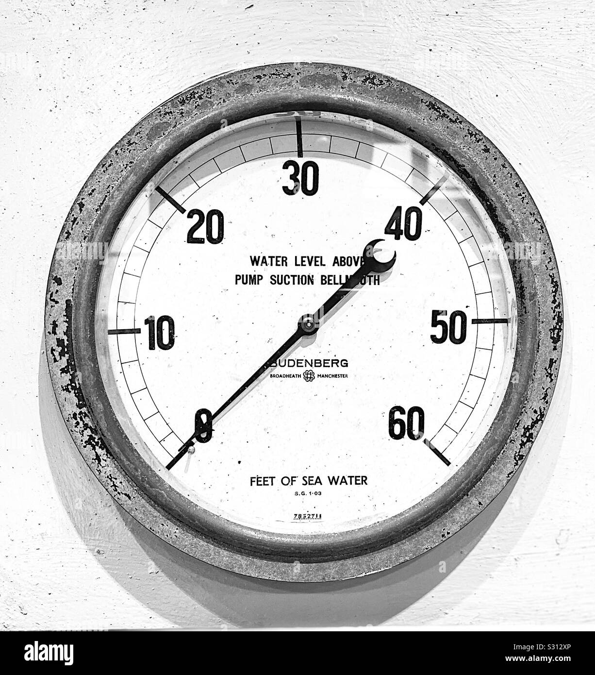 Pressure dial hi-res stock photography and images - Alamy