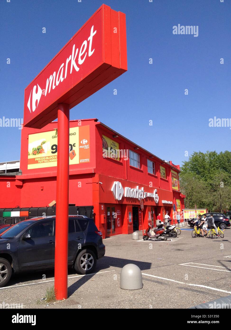 Carrefour market hi-res stock photography and images - Alamy