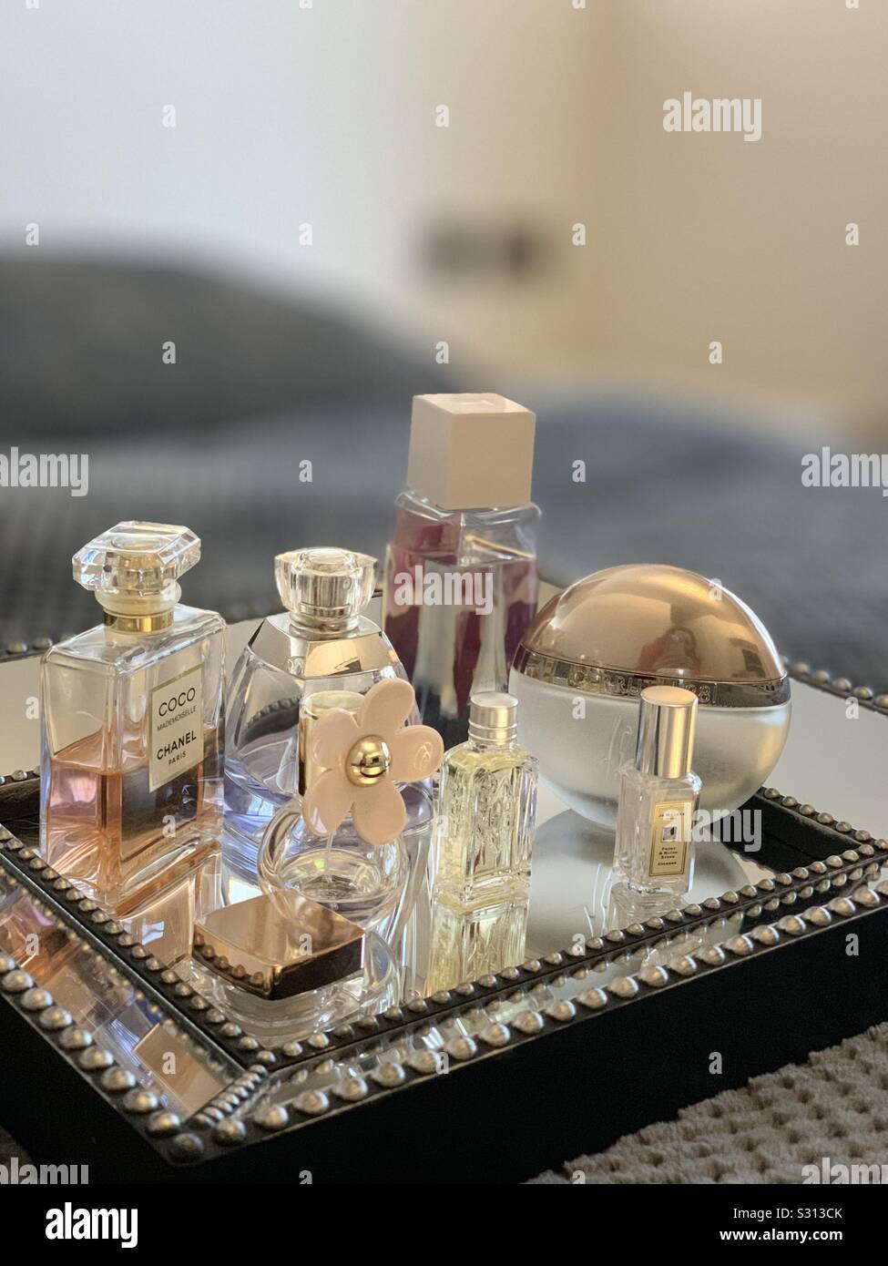 Perfume display hi-res stock photography and images - Alamy