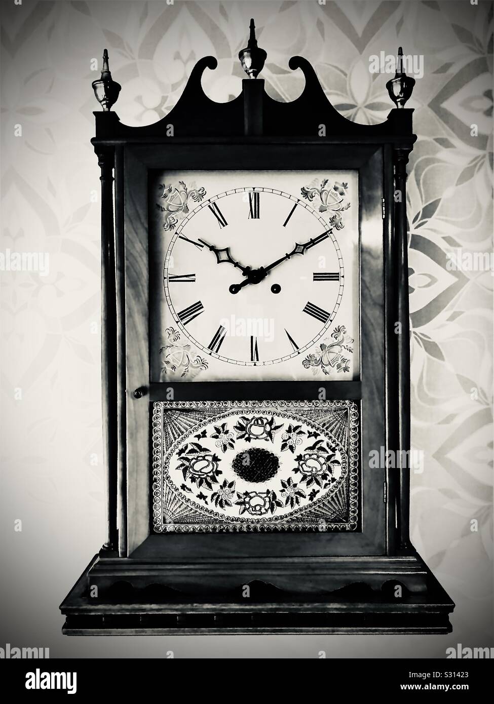 Wound clock hi-res stock photography and images - Alamy