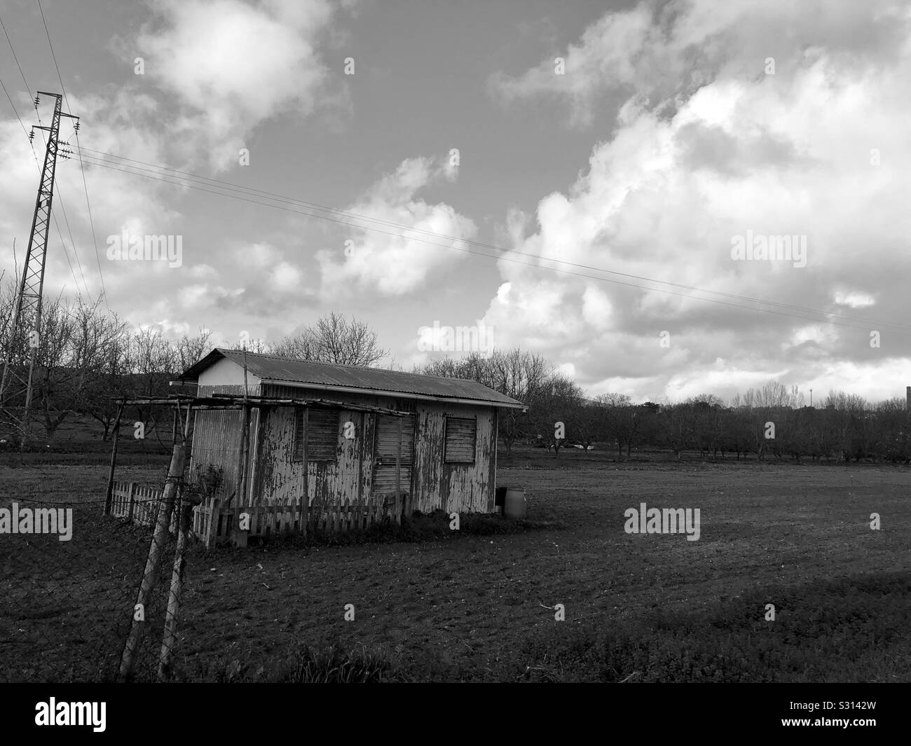 Black shack hi-res stock photography and images - Alamy