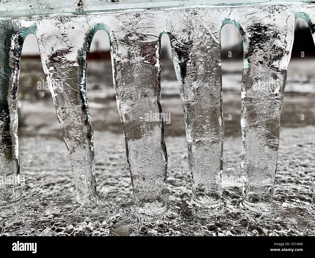 Freezing icicle hi-res stock photography and images - Alamy
