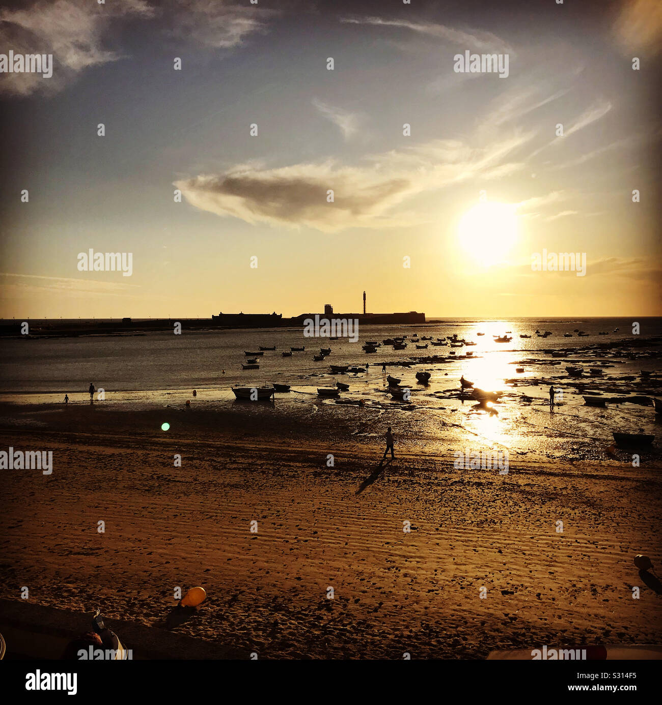 Cadiz beach sunset hi-res stock photography and images - Alamy