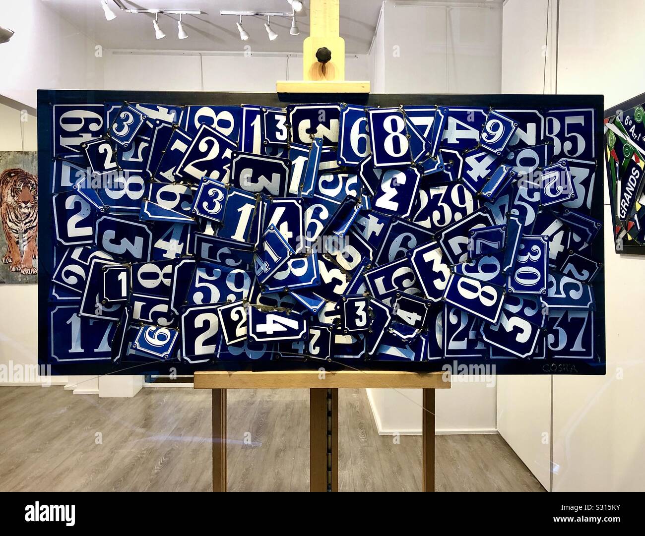 Contemporary gallery numbers hi-res stock photography and images - Alamy