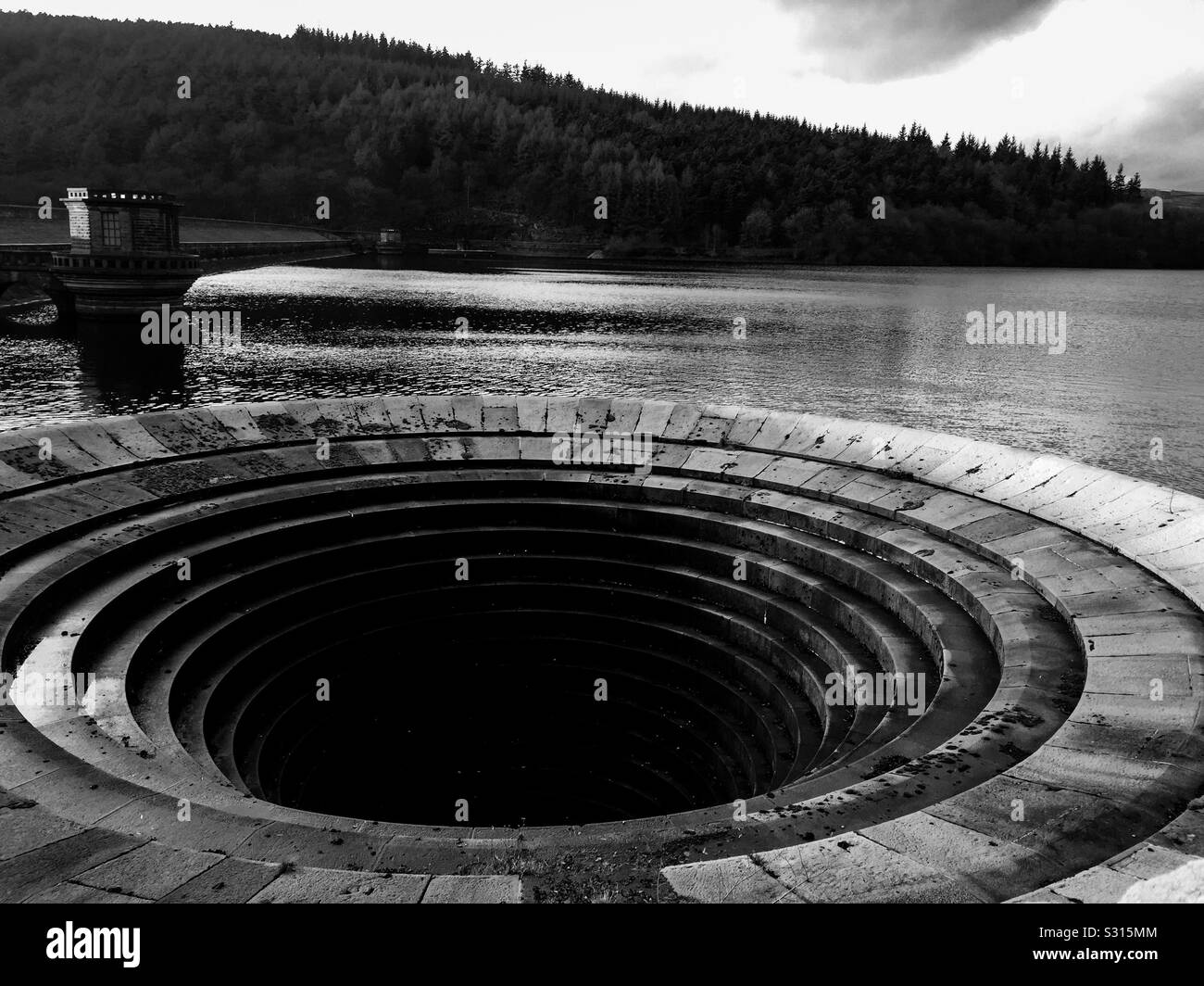 Man made sink hole hi-res stock photography and images - Alamy