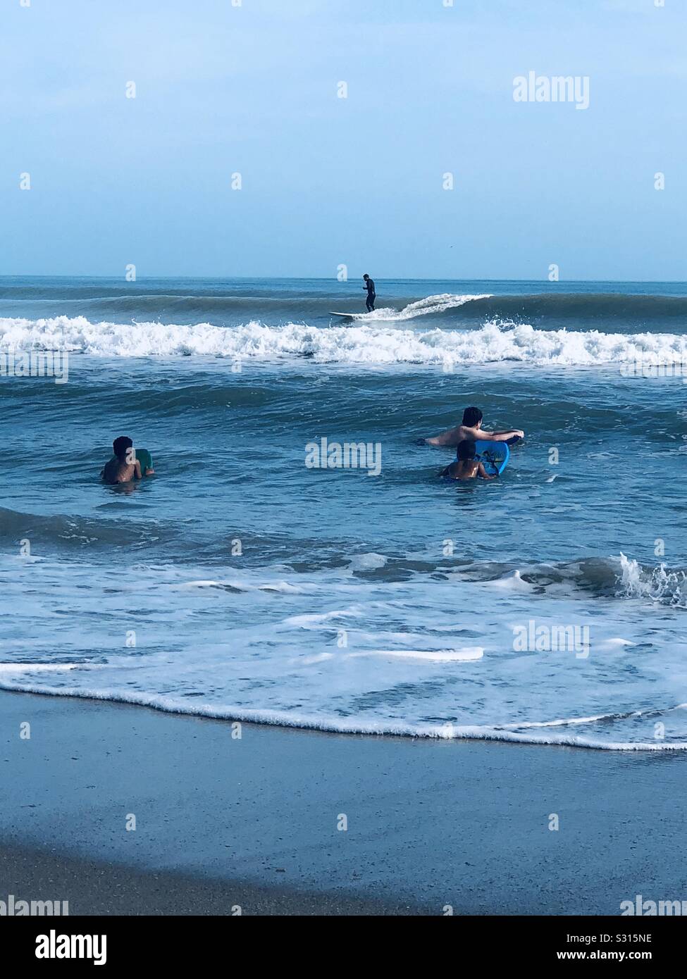 Bodyboarding with kids hi-res stock photography and images - Alamy