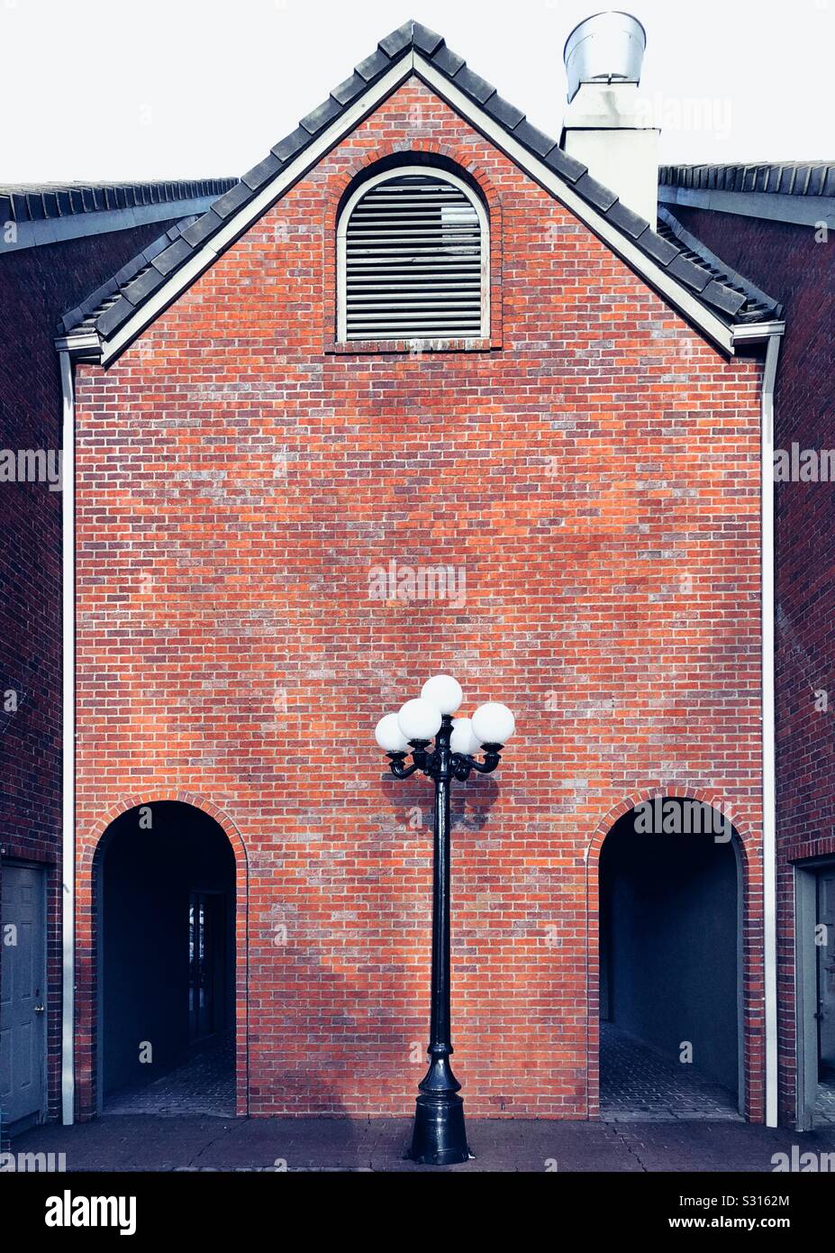 Brick building hi-res stock photography and images - Alamy