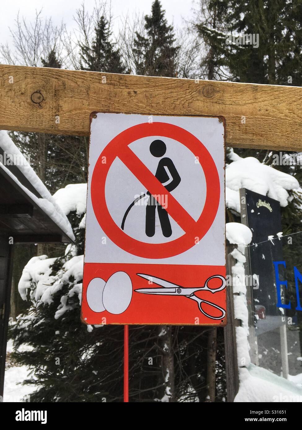 No urinating warning sign, Semmering toboggan track, Austria Stock ...