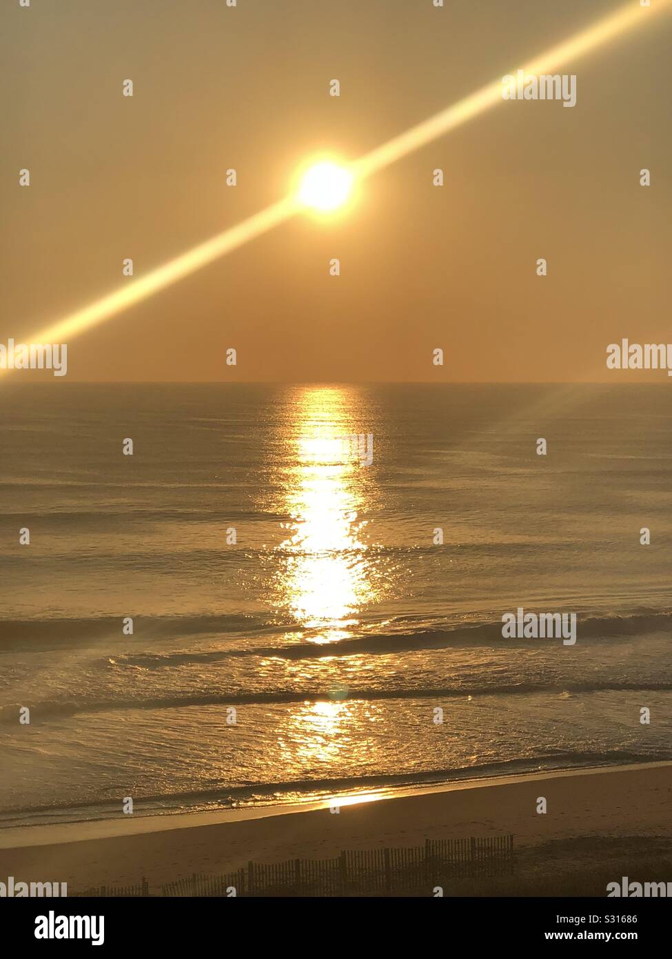 Golden sunbeam hi-res stock photography and images - Alamy