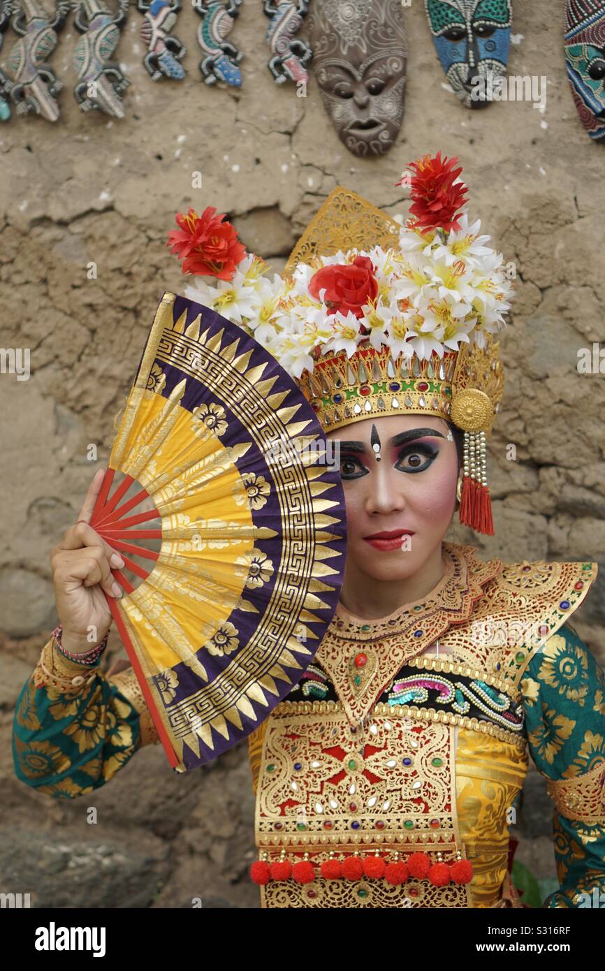Tradition dance hi-res stock photography and images - Alamy