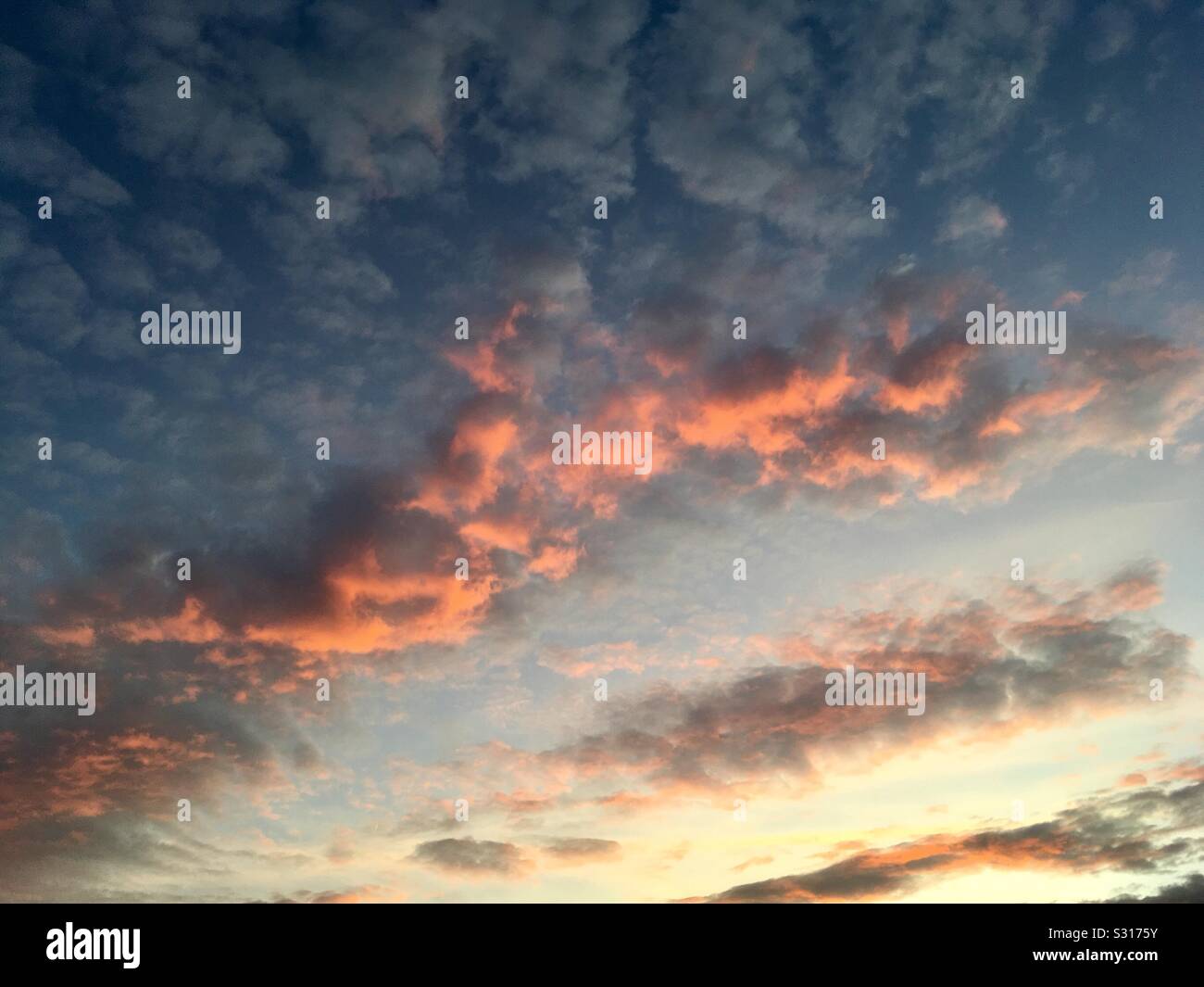 Red clouds hi-res stock photography and images - Alamy