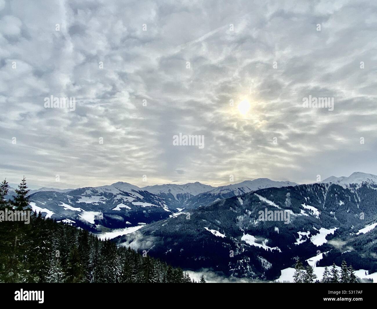 Winter snow sun clouds hi-res stock photography and images - Alamy