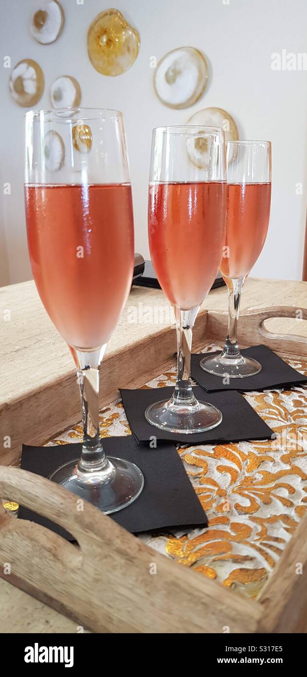 Pink prosecco hi-res stock photography and images - Alamy