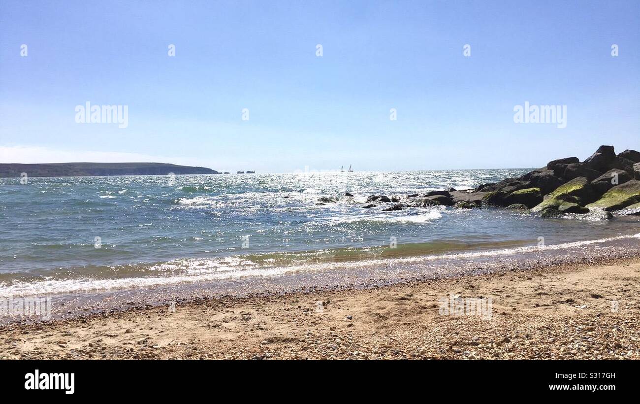 Rocks and beaches hi-res stock photography and images - Alamy