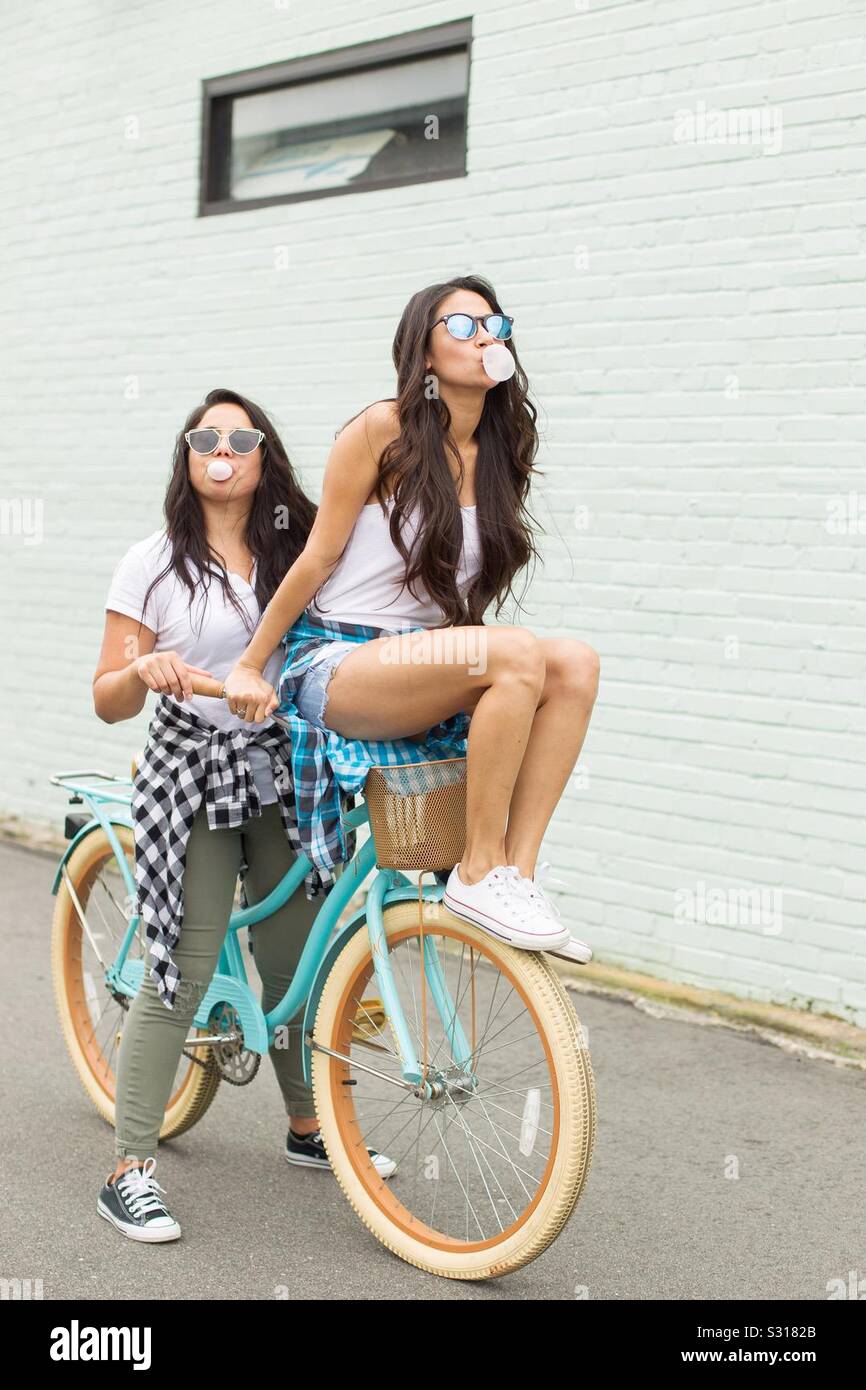 Bestie hi-res stock photography and images - Alamy