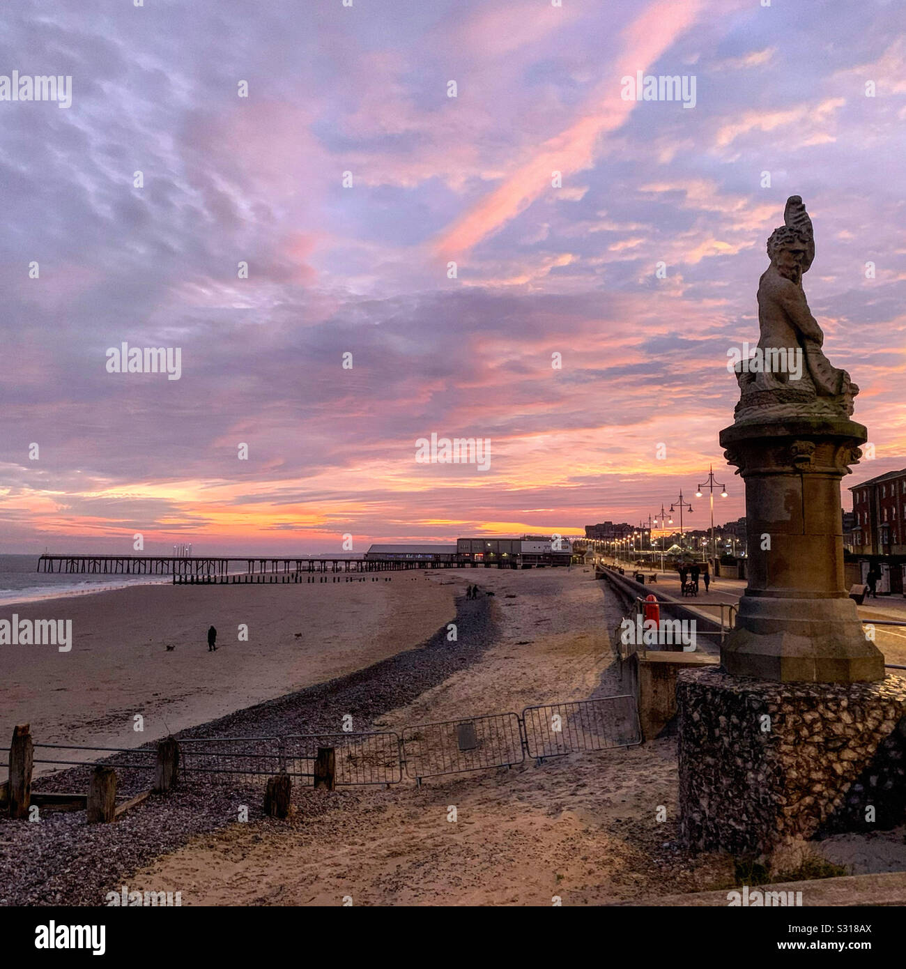 Lowestoft promenade hi-res stock photography and images - Alamy