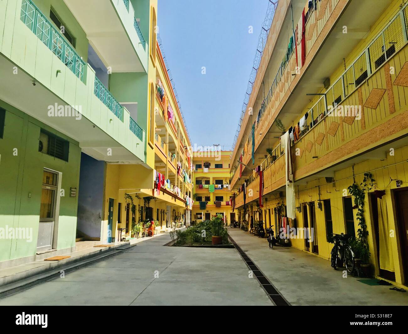Empty street india hi-res stock photography and images - Alamy