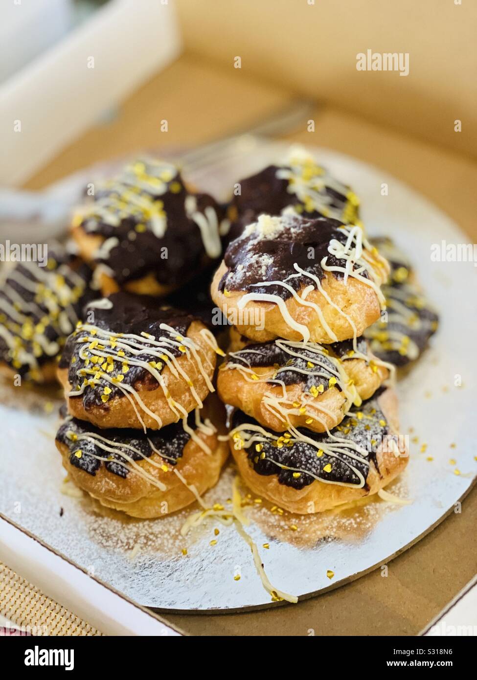 Chocolate profiteroles dessert hi-res stock photography and images - Alamy