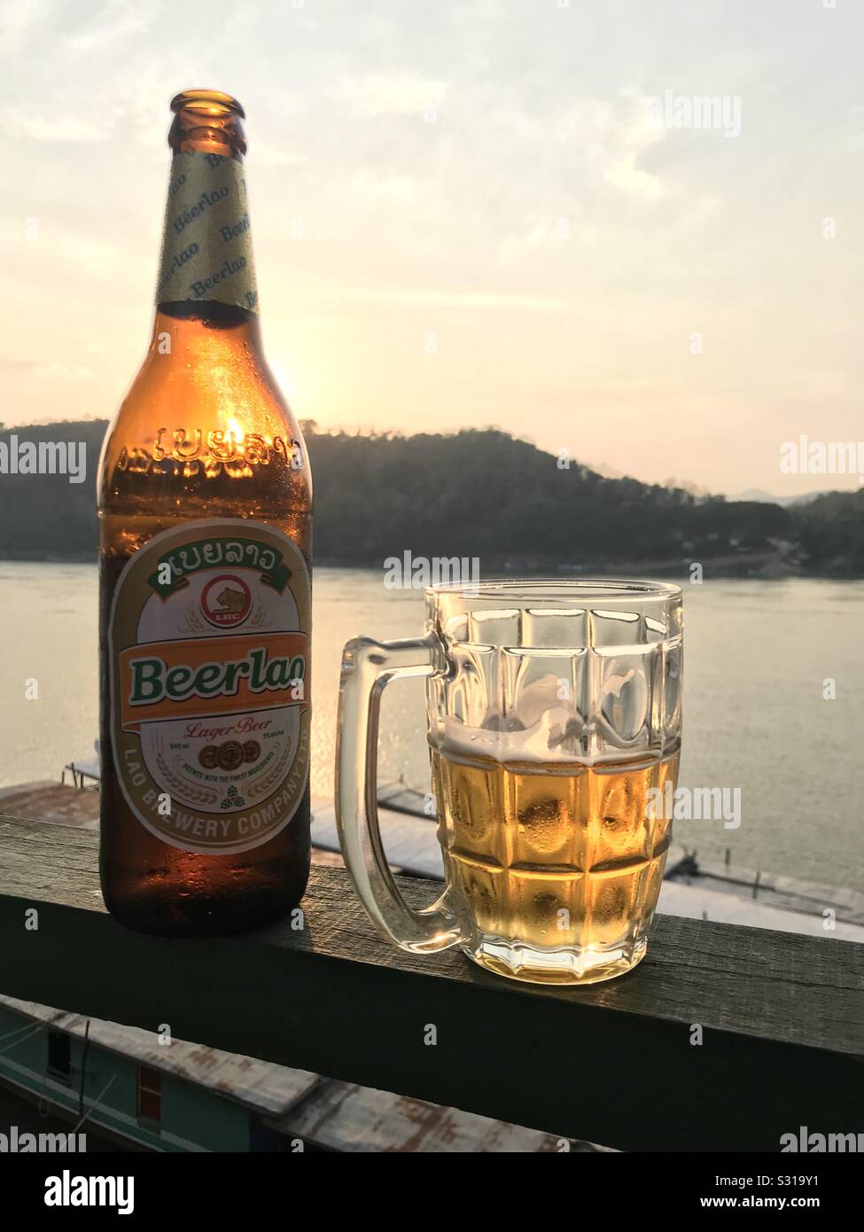 Lao mekong hi-res stock photography and images - Alamy