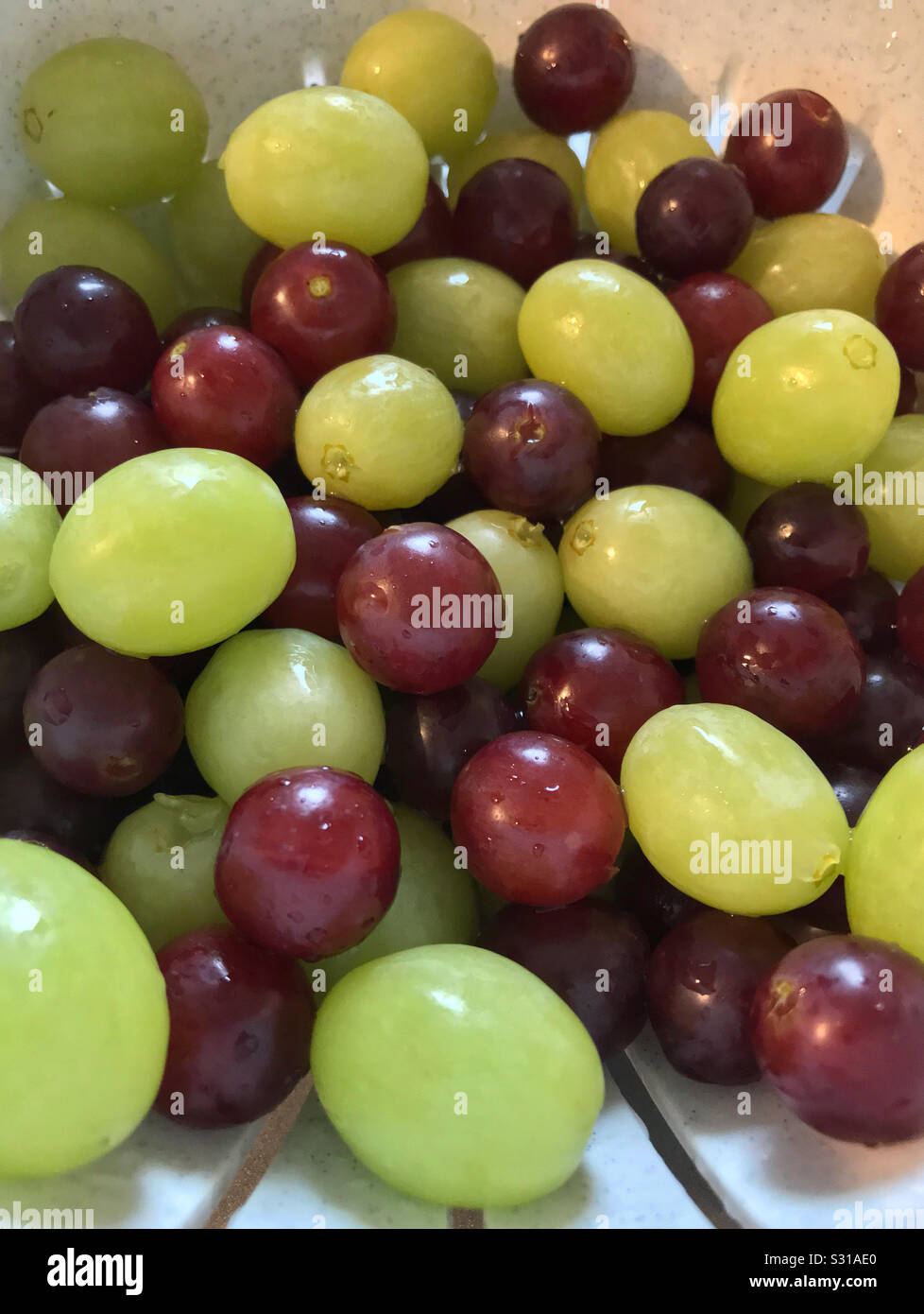 Red grapes filling frame hi-res stock photography and images - Alamy