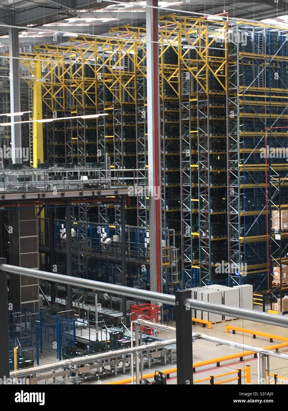 Warehouse racking hi-res stock photography and images - Alamy