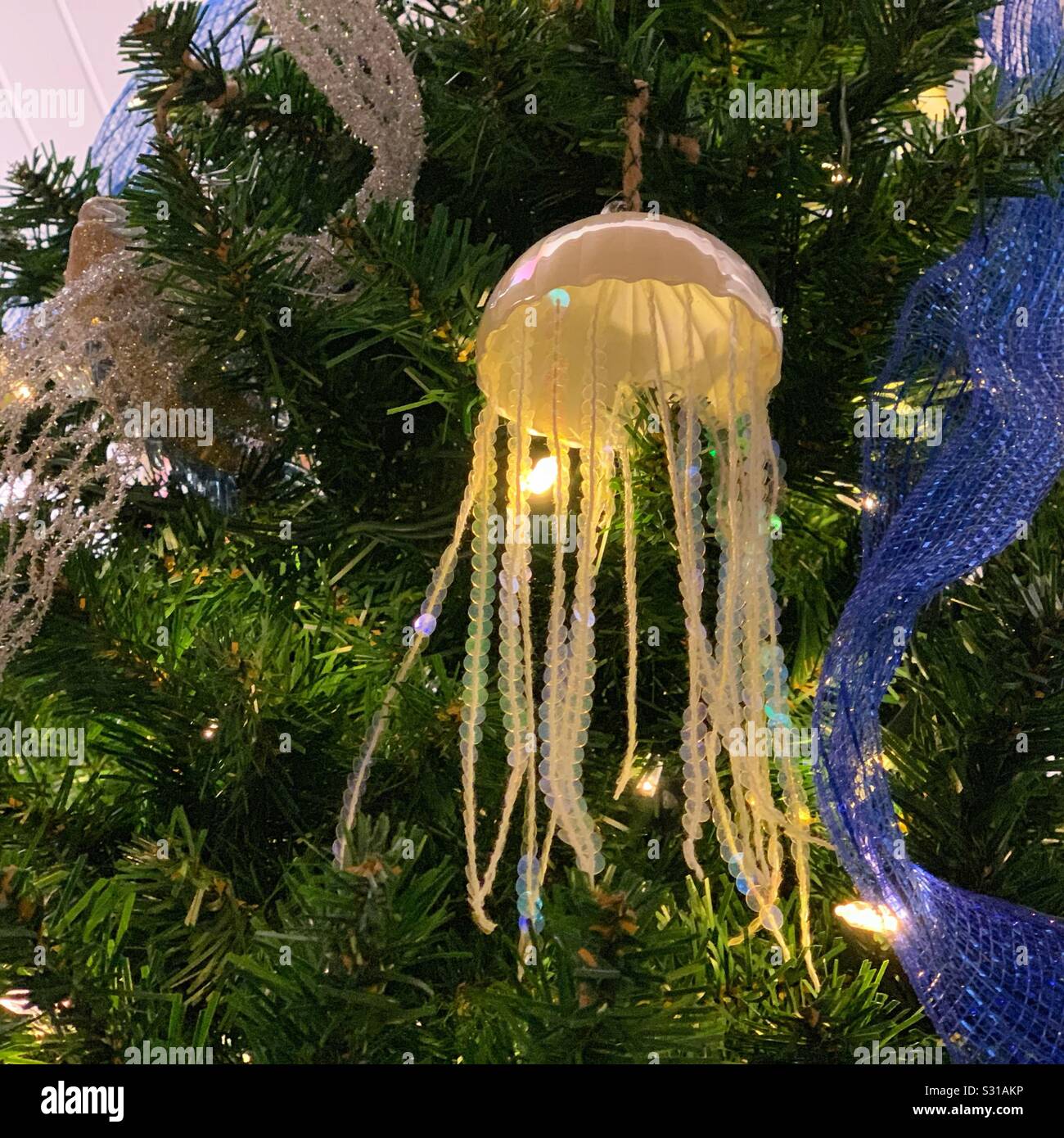 Jellyfish christmas ornament hi-res stock photography and images - Alamy