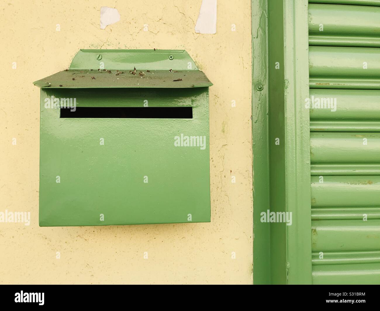 Gate mailbox hi-res stock photography and images - Alamy