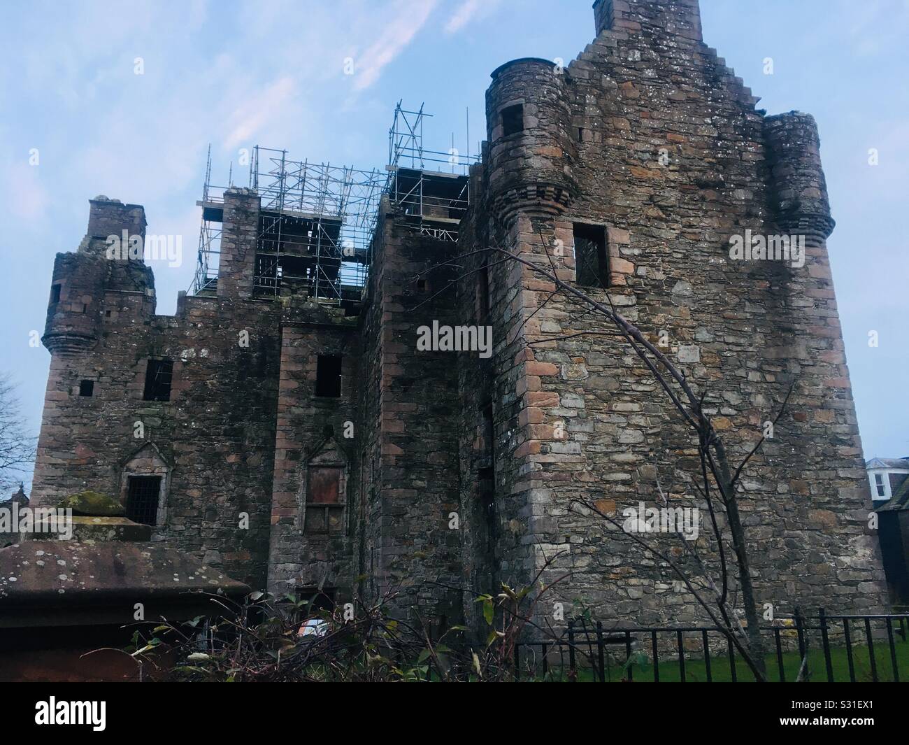 Turreted castle hi-res stock photography and images - Alamy