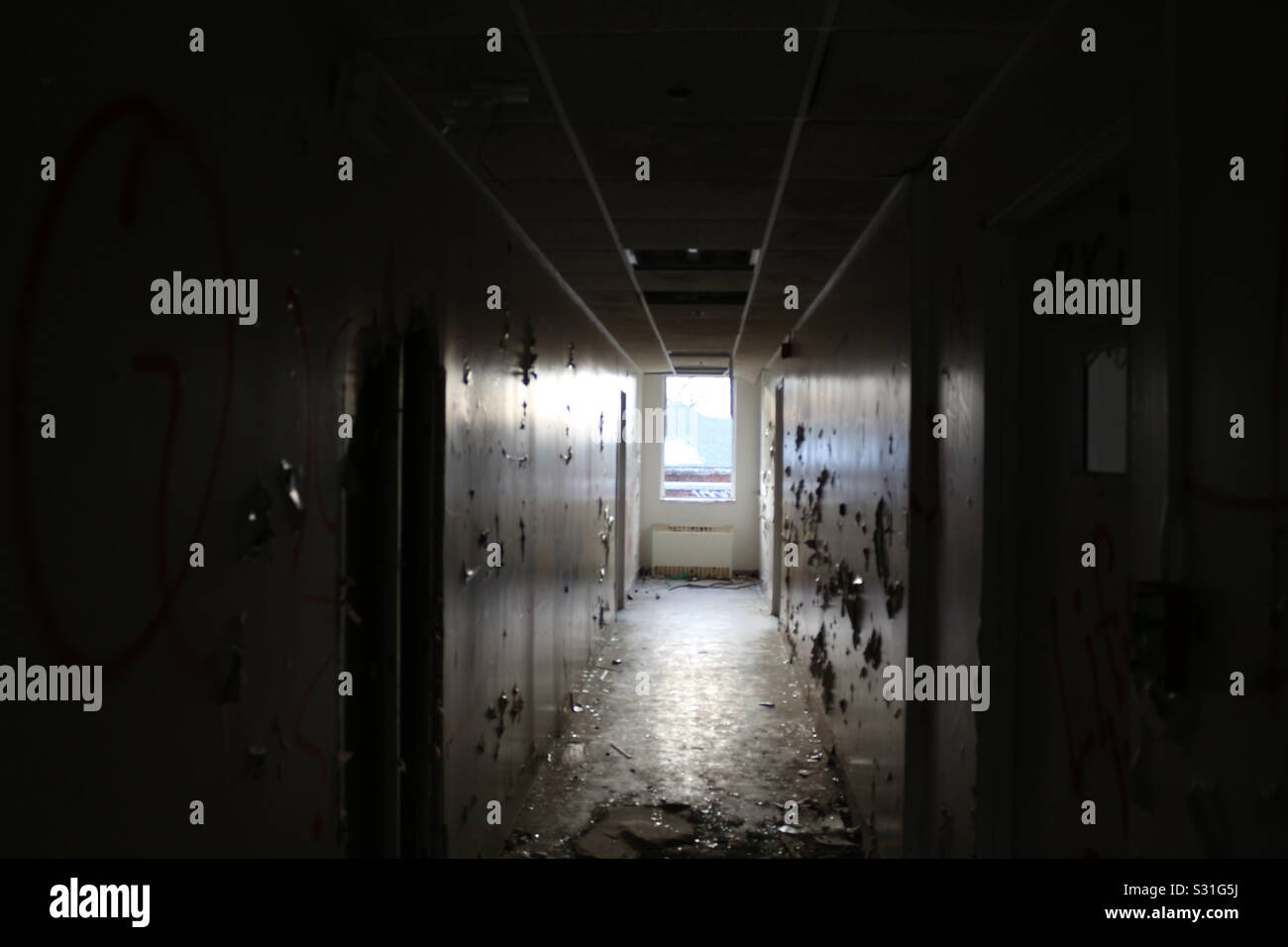 Abandoned hall hi-res stock photography and images - Alamy