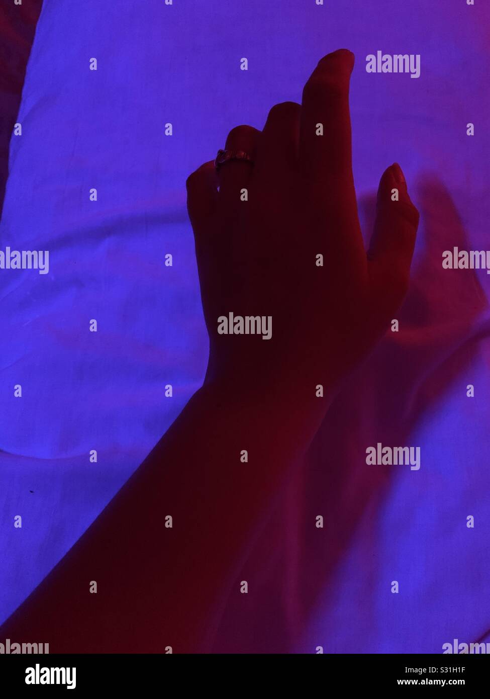 Light skin hand hi-res stock photography and images - Alamy